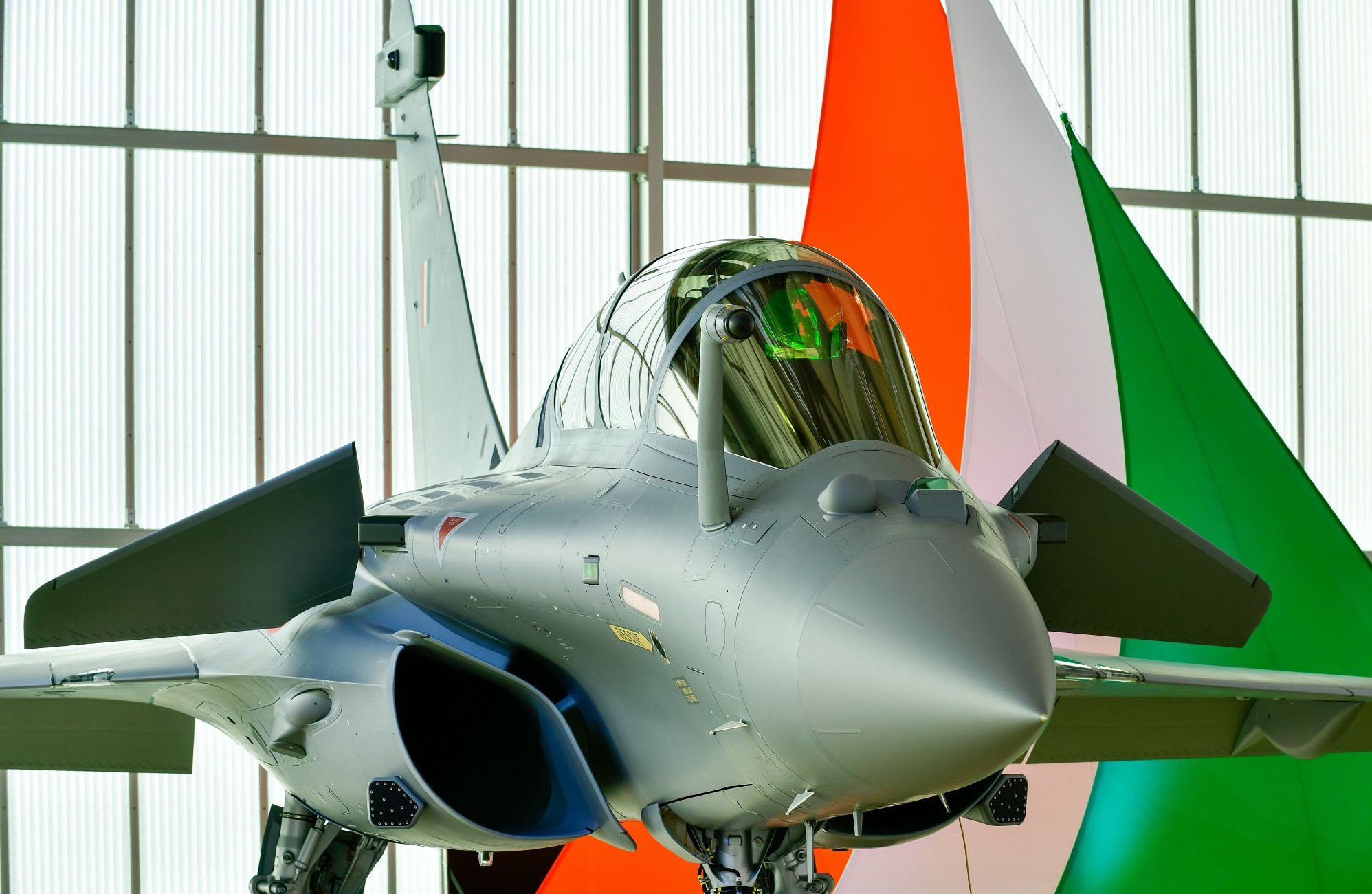 France delivers Rafale Fighter Jets armed with Hammer Missiles to India ...
