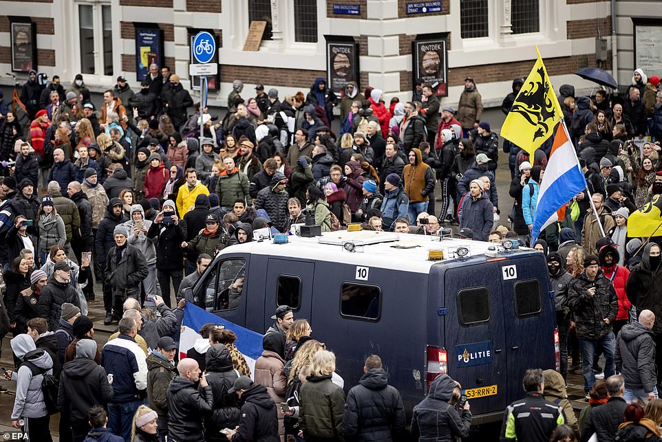 Dutch Riot Police attack Anti-Lock Down Protesters in Amsterdam ...